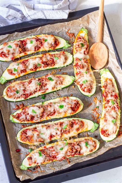 Gefüllte Zucchini Schiffchen mit Hackfleisch so einfach lecker