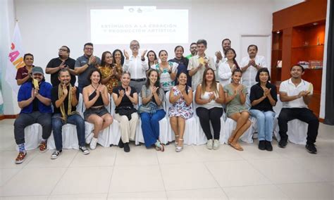 Entregan estímulos económicos a artistas cancunenses