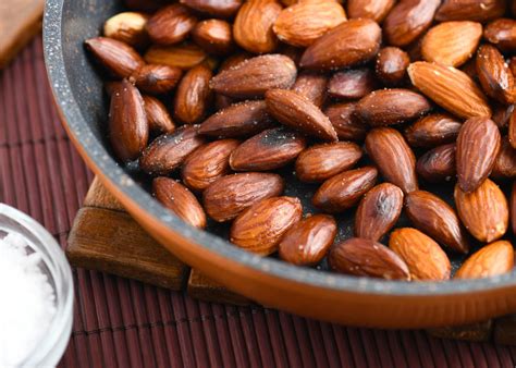 Cómo tostar almendras receta fácil de almendras tostadas PequeRecetas