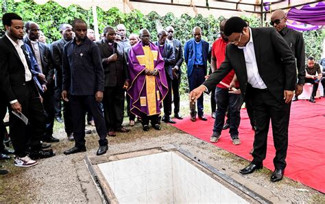 WAZIRI MKUU AHUDHURIA MAZISHI YA MKE WA MJUMBE WA HALMASHAURI KUU CCM