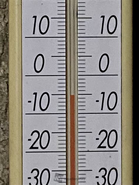 今夜10時 外気温5 まだまだ下がり 長野県北佐久郡軽井沢町 雪豹 ウェザーニュース