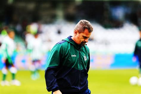 Técnico do Coritiba aceita críticas e diz que pressão é normal Banda B