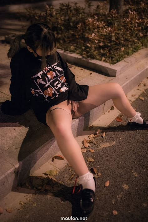 Tội nghiệp cô bé nửa đêm đi lạc không biết đường về nhà Ảnh phim sex