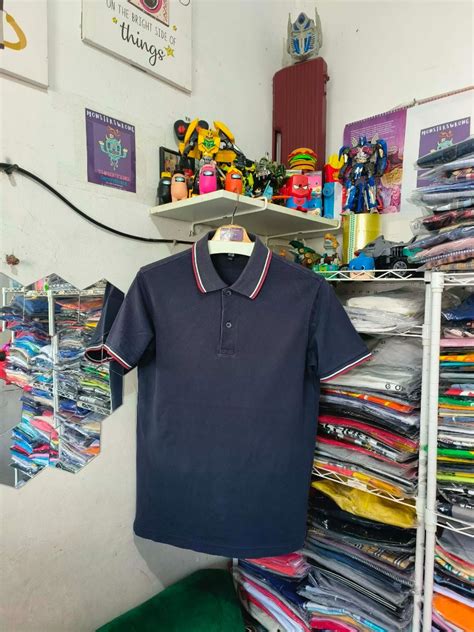 Kaos Polo Uniqlo Biru Dongker Polos Lengan Garis Merah Putih Fesyen