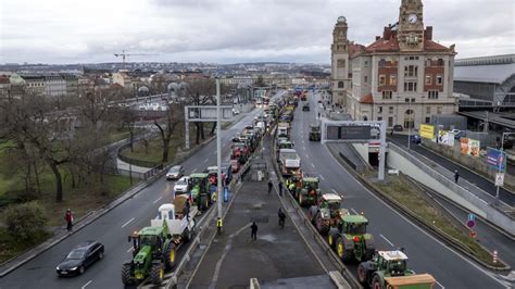 Els agricultors txecs bloquegen laccés a Praga Les Barraques Digitals