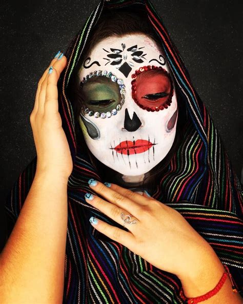 Maquillaje de catrina Sencillos con piedras modernos y neón