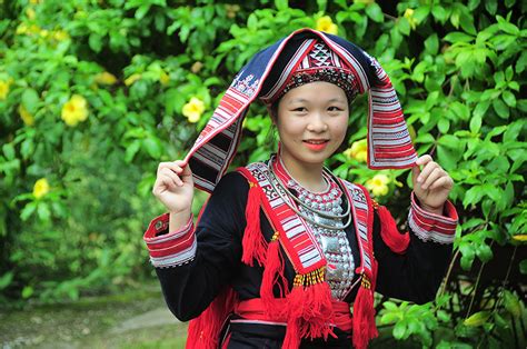 Giới Thiệu Trang Phục Dân Tộc Tày Khám Phá Vẻ Đẹp Văn Hóa Đặc Sắc
