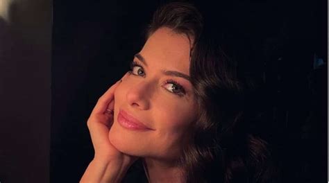 Alinne Moraes mostra o filho e o marido em rara aparição lindos