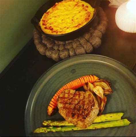Indrefilet Med Biff Hasselback Gulrot Grilla Asparges Duchesse Potet