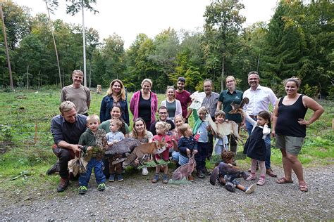 Familien erkunden den Wald mit Oberbürgermeister Peter Boch Stadt