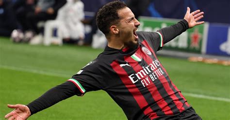 El Milan Vence Al Napoli Del Chucky Lozano En Champions