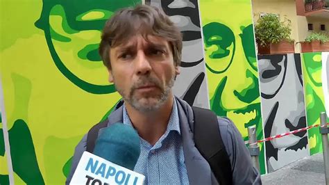 Un Murale Nella Strada Dove Fu Assassinato Giancarlo Siani