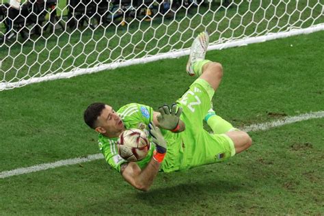 Why Argentinas Emi Martinez Is So Good At Saving Penalties The Athletic