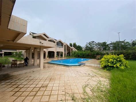 Mise en vente dune villa duplex à cocody riviera golf 4 beverl