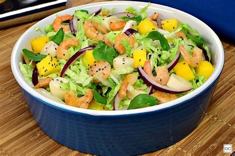 7 receitas de saladas diferentes e deliciosas para complementar a refeição