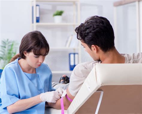 Paciente Que Consigue La Transfusi N De Sangre En Cl Nica Del Hospital