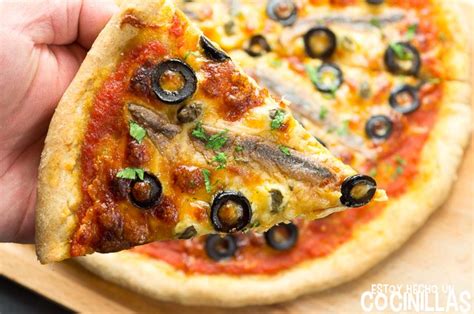 Receta De Pizza De Anchoas Aceitunas Y Alcaparras Pizza A La Putanesca
