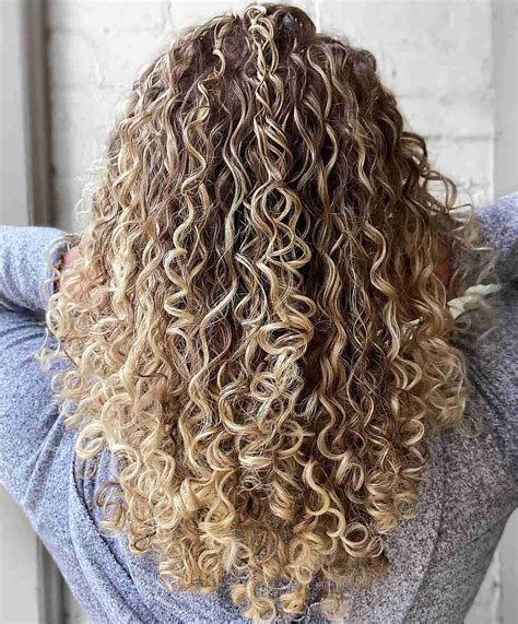 Platinum Highlights On Curly Hair How To Get The Perfect Look For Summer