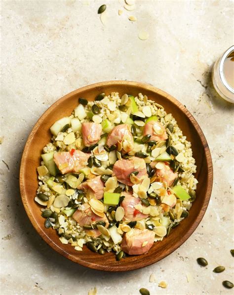 Elle à Table Hors Série Salade de saumon cru mariné et graines