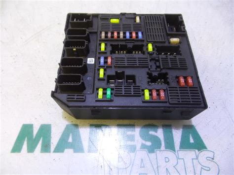 Fuse box Renault Grand Scénic III 1 5 dCi 110 284B63106R CONTINEN