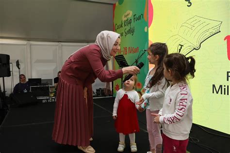 Büyükşehirin Çocuk Kitap Fuarı ve Şenliğinde Çocuklar Hem Eğleniyor