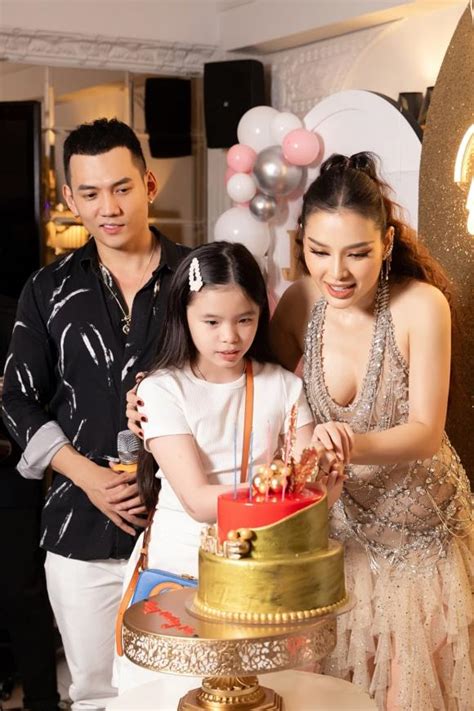 Phương Trinh Jolie khoe dáng cực gắt sau khi giảm 20 kg được chồng