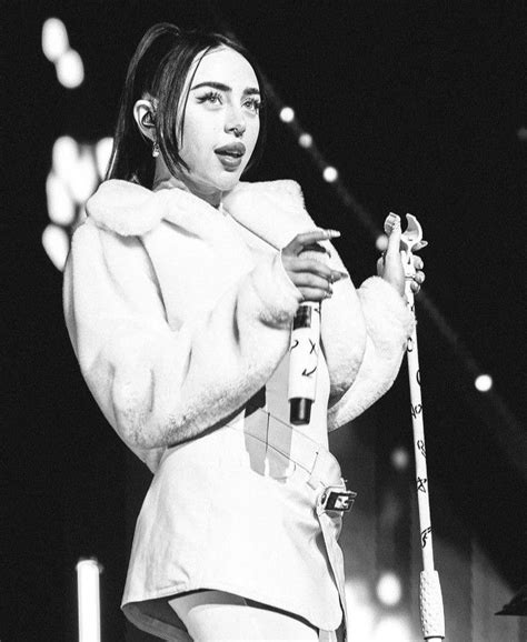 Pin de 𝐒𝐞𝐥𝐞 ᥫ en ᥲ r t i ᥉ t ᥲ ᥉ Celebridades bonitos Fotos de