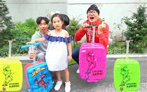 宝蓝和爸爸叔叔扮演学生路上争分夺秒避免上学迟到真好玩 宝蓝和朋友们 宝蓝和朋友们 哔哩哔哩视频