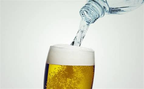 Cuántos litros de agua se necesitan para producir un litro de cerveza