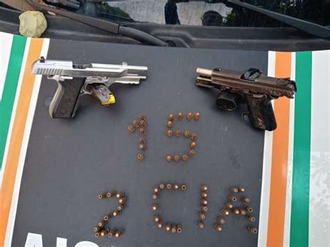 Troca De Tiros Entre Pol Cia E Criminosos Deixa Um Suspeito Morto Na