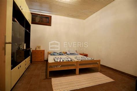 Novi Vinodolski Smokvica kuća 75 m2 drugi red od mora prodaja