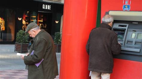 Estos son los bancos que más cobran a los jubilados según la OCU hasta