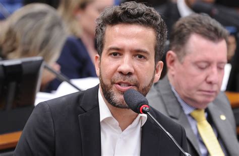 PF diz ao Supremo que investigação sugere existência de rachadinha no