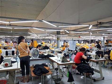 Doanh nghiệp ngành dệt may sản xuất khó khăn trong giãn cách TRUNG