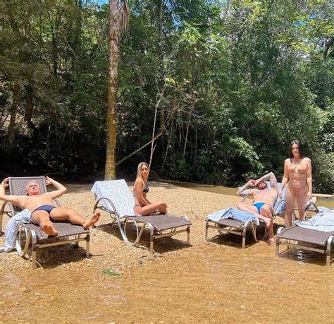 Cleo e Gloria Pires copiam pose de biquíni em cachoeira Tal mãe tal