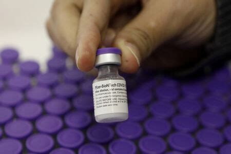 EUA concede aprovação total à vacina da Pfizer contra Covid 19 Folha PE
