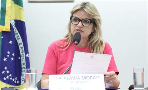 Comissão aprova cobertura da cirurgia de redução da mama por planos de
