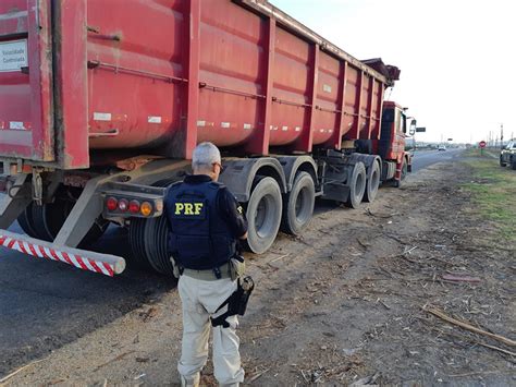 PRF flagra carreta sem freios em Rio Grande Jornal Tradição Regional
