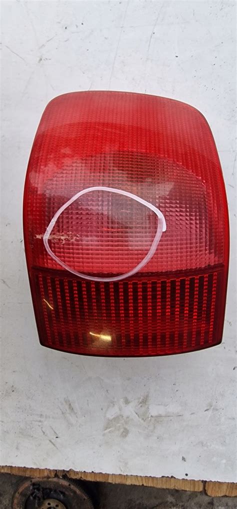 LAMPA TYŁ TYLNA LEWA W BŁOTNIKU AUDI 80 B4 SEDAN 13149205307