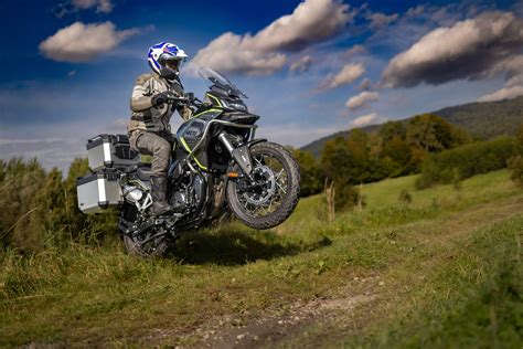 Łatwa jazda w mieście Junak Maxi 711 Maxi skuter w klasie 125 ccm