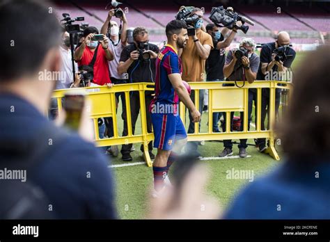 Pr Sentation Von Sergio Kun Aguero Als Neuer Spieler Des Fc Barcelona