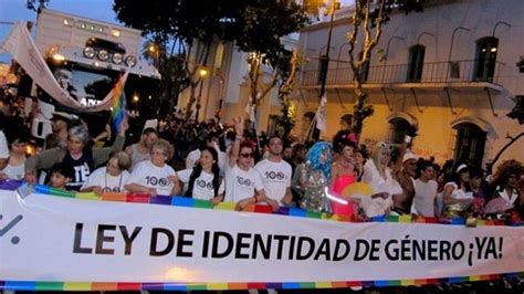 A nueve años de la sanción de la ley casi 9 400 personas cambiaron su