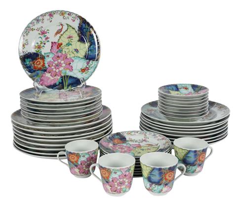 At Auction A Mottahedeh Tobacco Leaf Porcelain Service