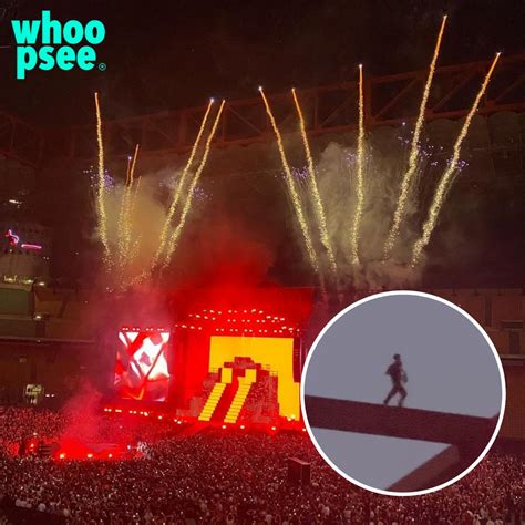 San Siro Ragazzo Si Arrampica Sopra Lo Stadio Durante Il Concerto Di