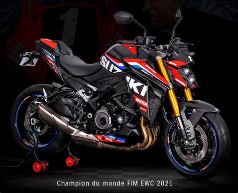 Suzuki GSX S1000 Yoshimura SERT Motul celebrando sus 17 títulos de
