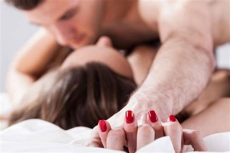 Nữ sinh năm 2 nhập viện vì nhu cầu tình dục quá cao liên tục phải thay