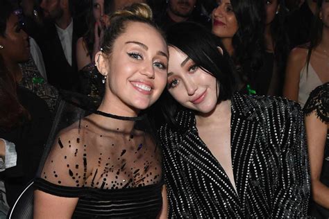 Miley Cyrus Nude Vanity Fair Cover Photo Taken By Noah Cyrus