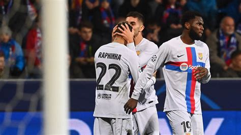 Raphinha tirou um gol mágico da cartola para ajudar o Barcelona a