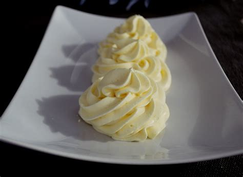 Crema de vanilie cu frisca pentru prajituri Rețete Papa Bun