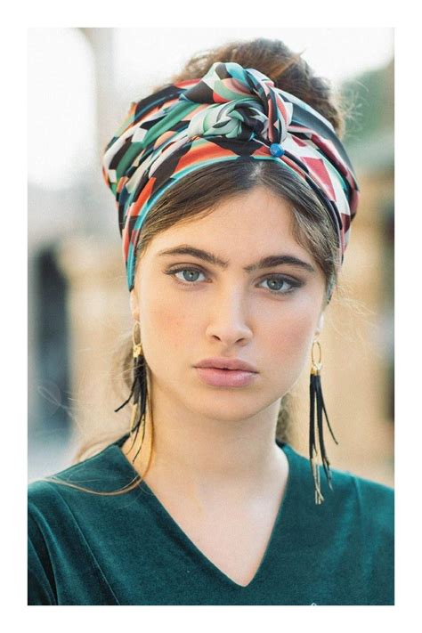 Pañuelos y coletas de súper moda en esta temporada Tizkka